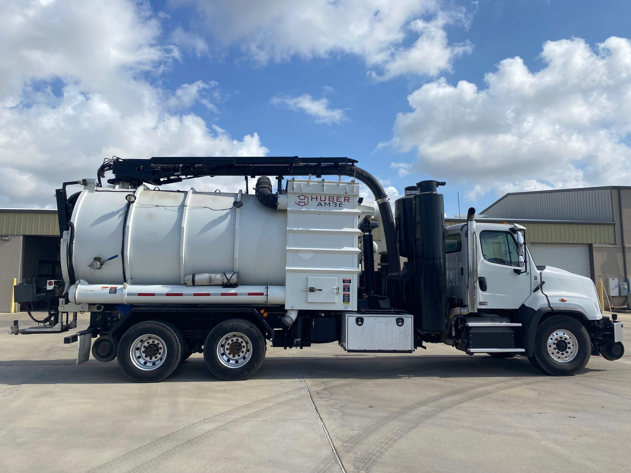 2016 Freightliner 114SD (18 Yard / Hi-Rail) Huber AM36 Industrial Vacuum Truck w/ Automatic ...