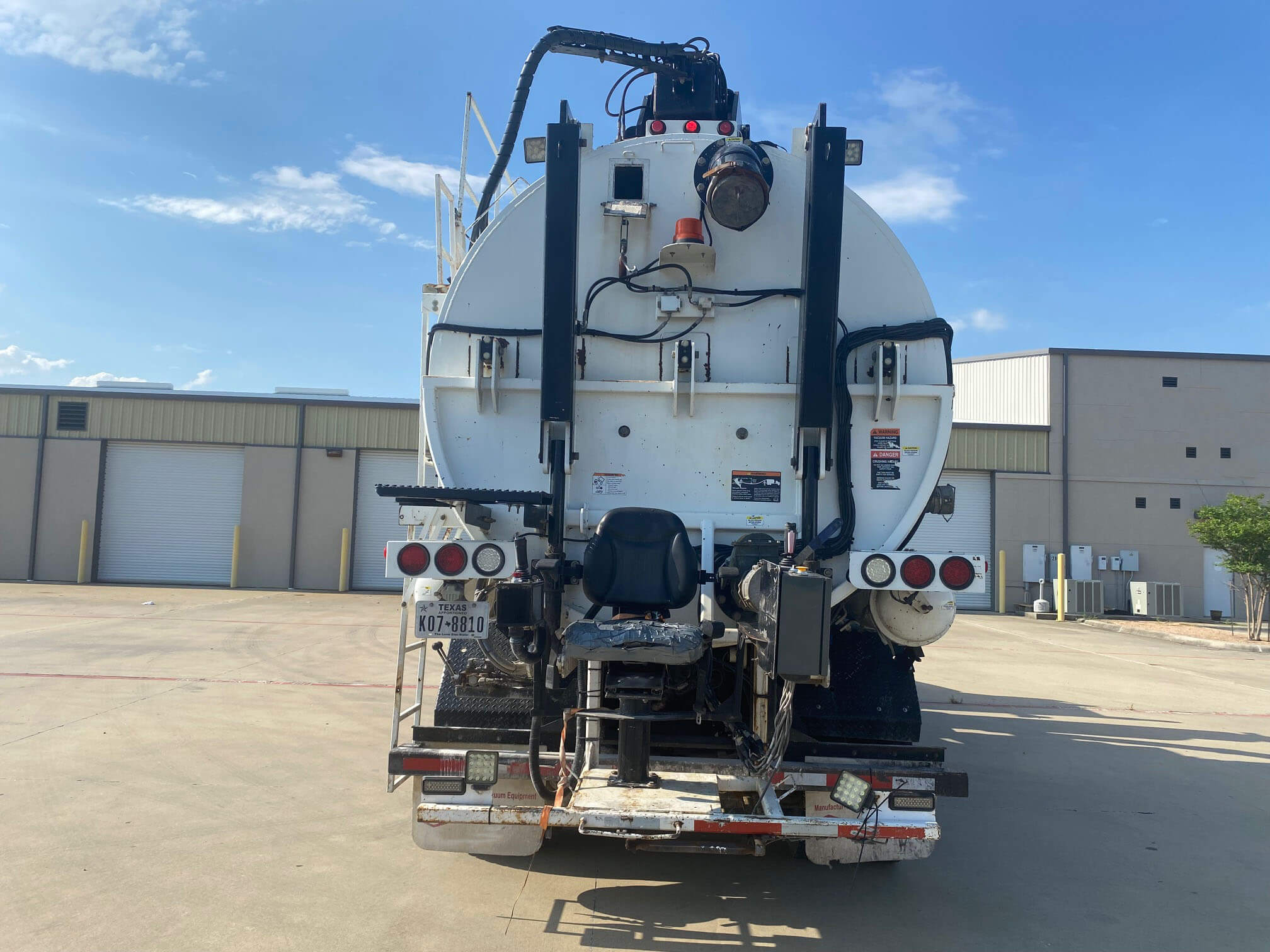 2016 Freightliner 114SD (18 Yard / Hi-Rail) Huber AM36 Industrial ...