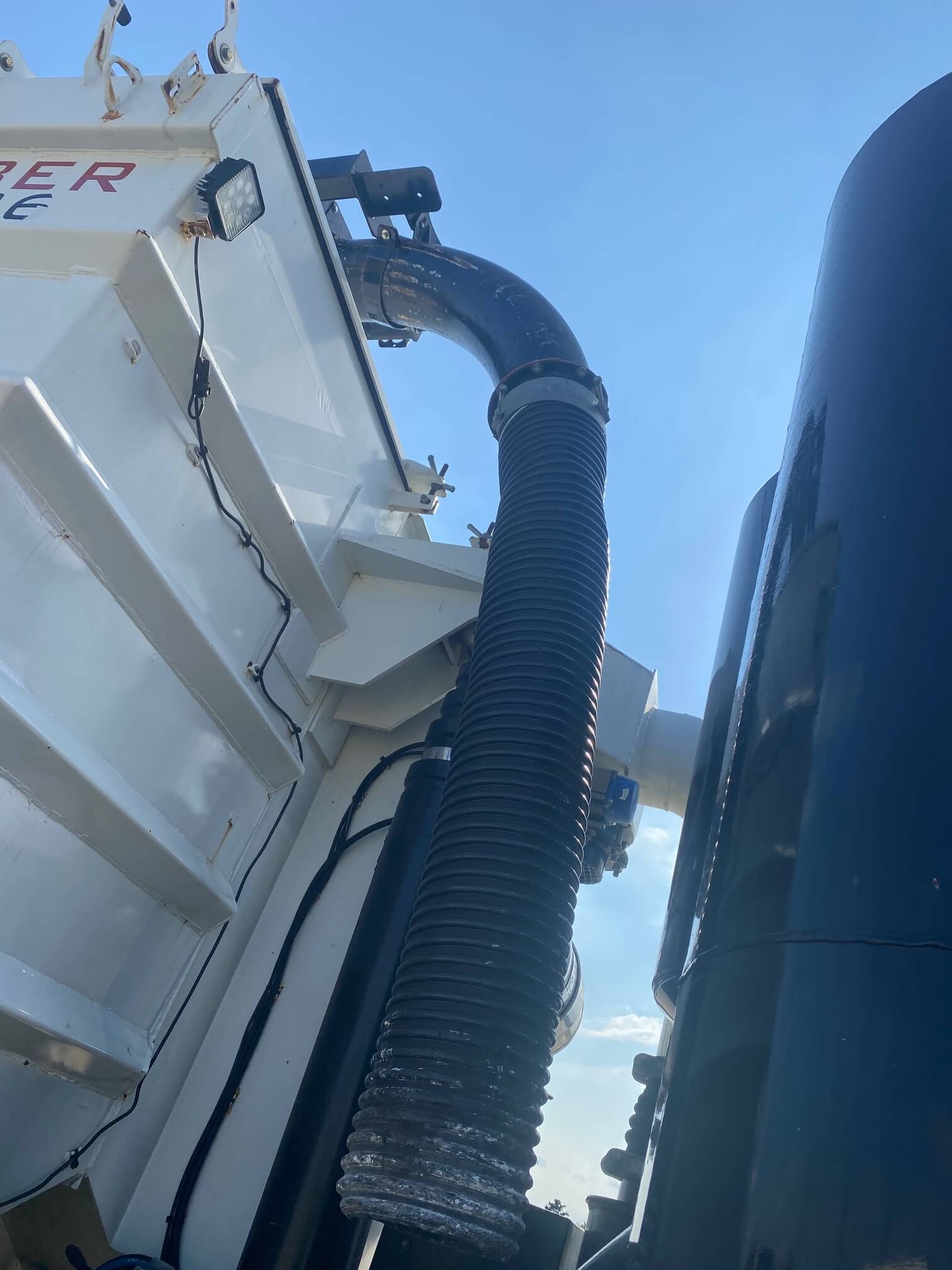 2016 Freightliner 114SD (18 Yard / Hi-Rail) Huber AM36 Industrial ...